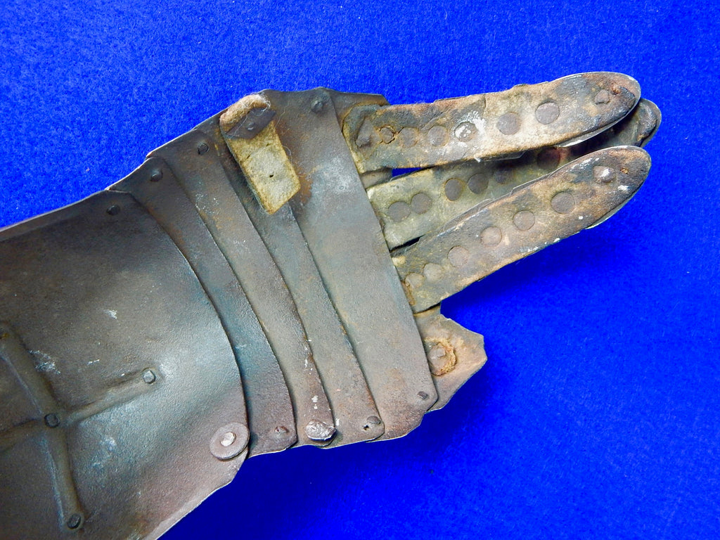 Antique Old 16-17 Century Pair of Armored Armor Fingered Gauntlets Gau ...