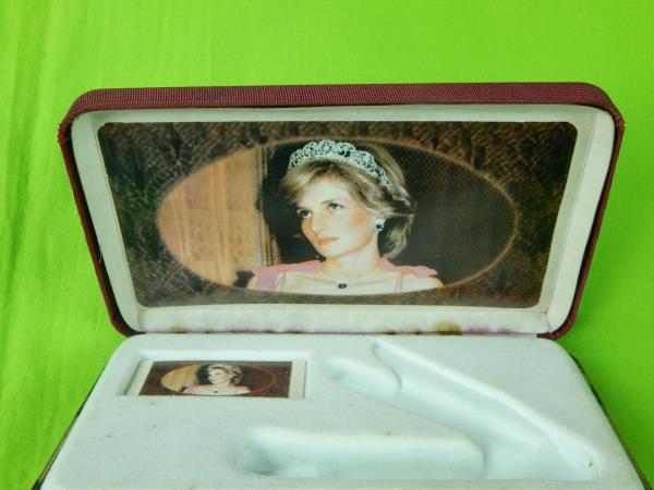 Vintage US Case XX Princess Diana England's Rose Folding Pocket 2 Blad ...